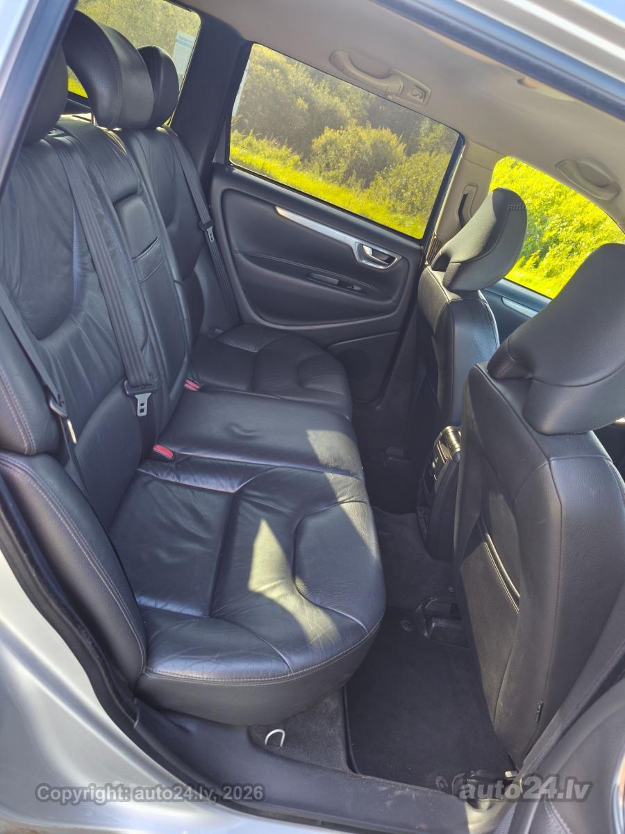 Grey Volvo V70 2007 in Viljandi, with an engine capacity of 2.40 L and mileage of 323 thousand km for 3000 €, photo 10 on AUTOMOTO.COM.LV