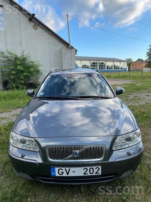 Pelēks Volvo V70 2007 Rīga, ar dzinēja tilpumu 2.40 L un nobraukumu 388 tūkst. km par 3400 €, foto 1 vietnē AUTOMOTO.COM.LV