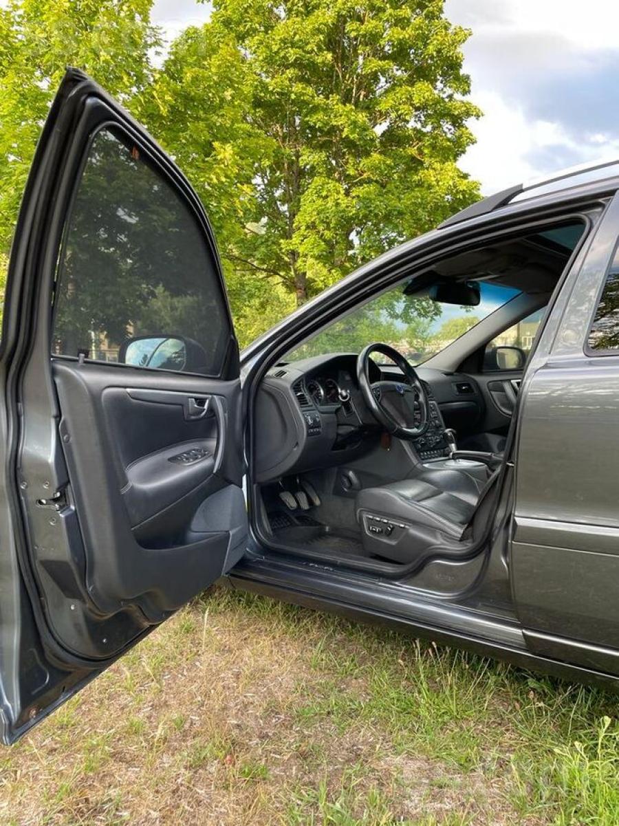 Grey Volvo V70 2007 in Riga, with an engine capacity of 2.40 L and mileage of 388 thousand km for 3400 €, photo 7 on AUTOMOTO.COM.LV