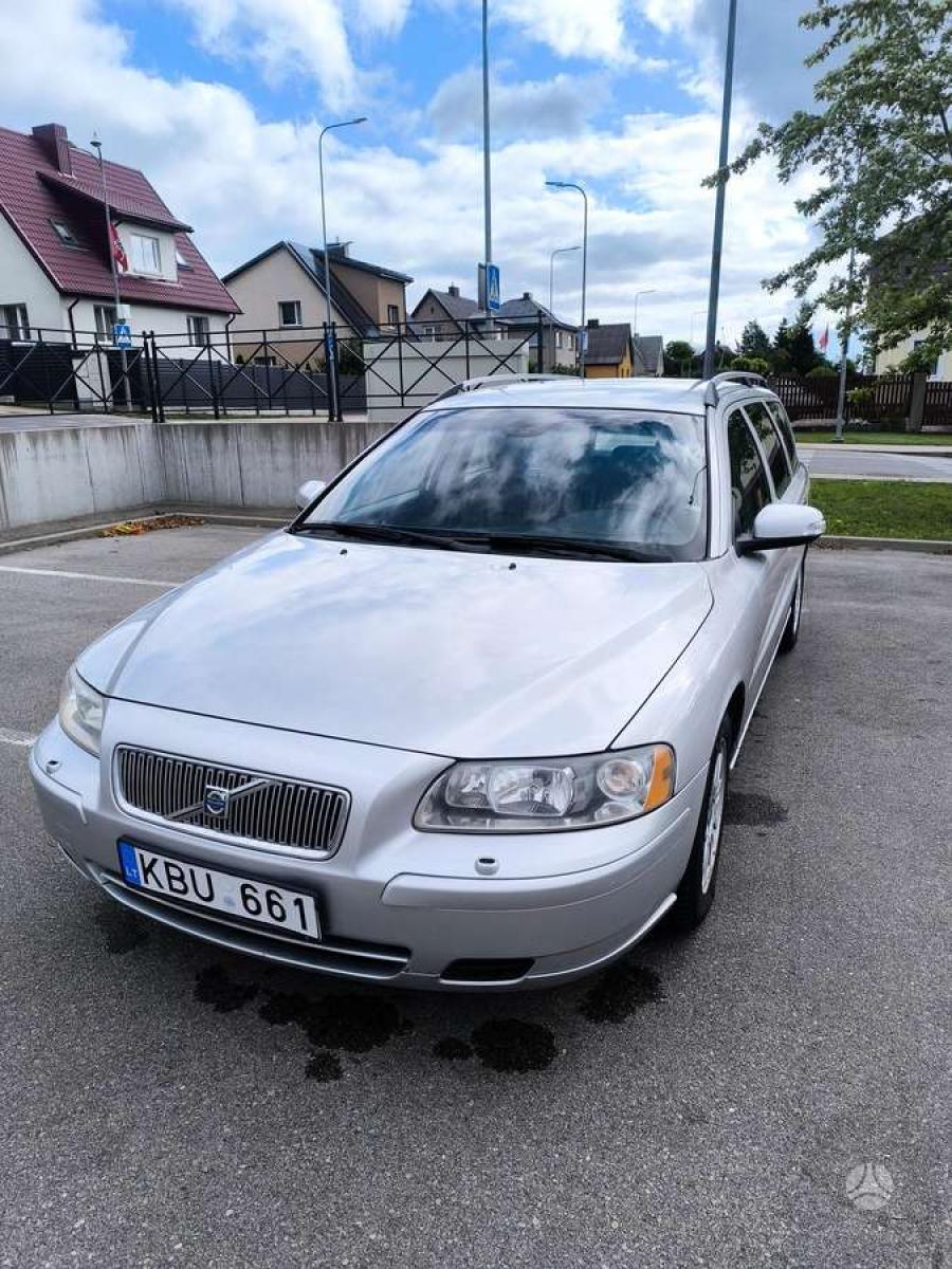 Pelēks Volvo V70 2007 Telšiai, ar dzinēja tilpumu 2.40 L un nobraukumu 240 tūkst. km par 1700 €, foto 1 vietnē AUTOMOTO.COM.LV