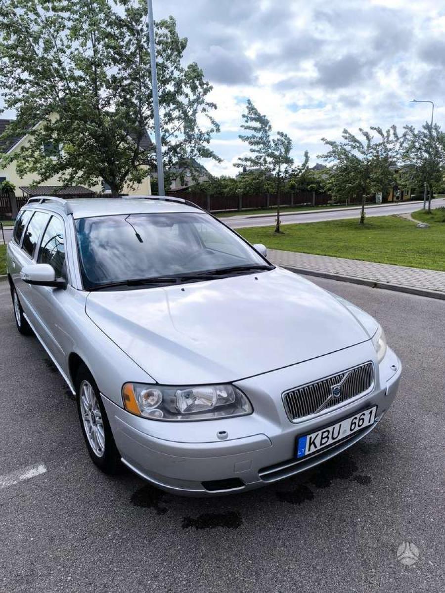 Pelēks Volvo V70 2007 Telšiai, ar dzinēja tilpumu 2.40 L un nobraukumu 240 tūkst. km par 1700 €, foto 4 vietnē AUTOMOTO.COM.LV
