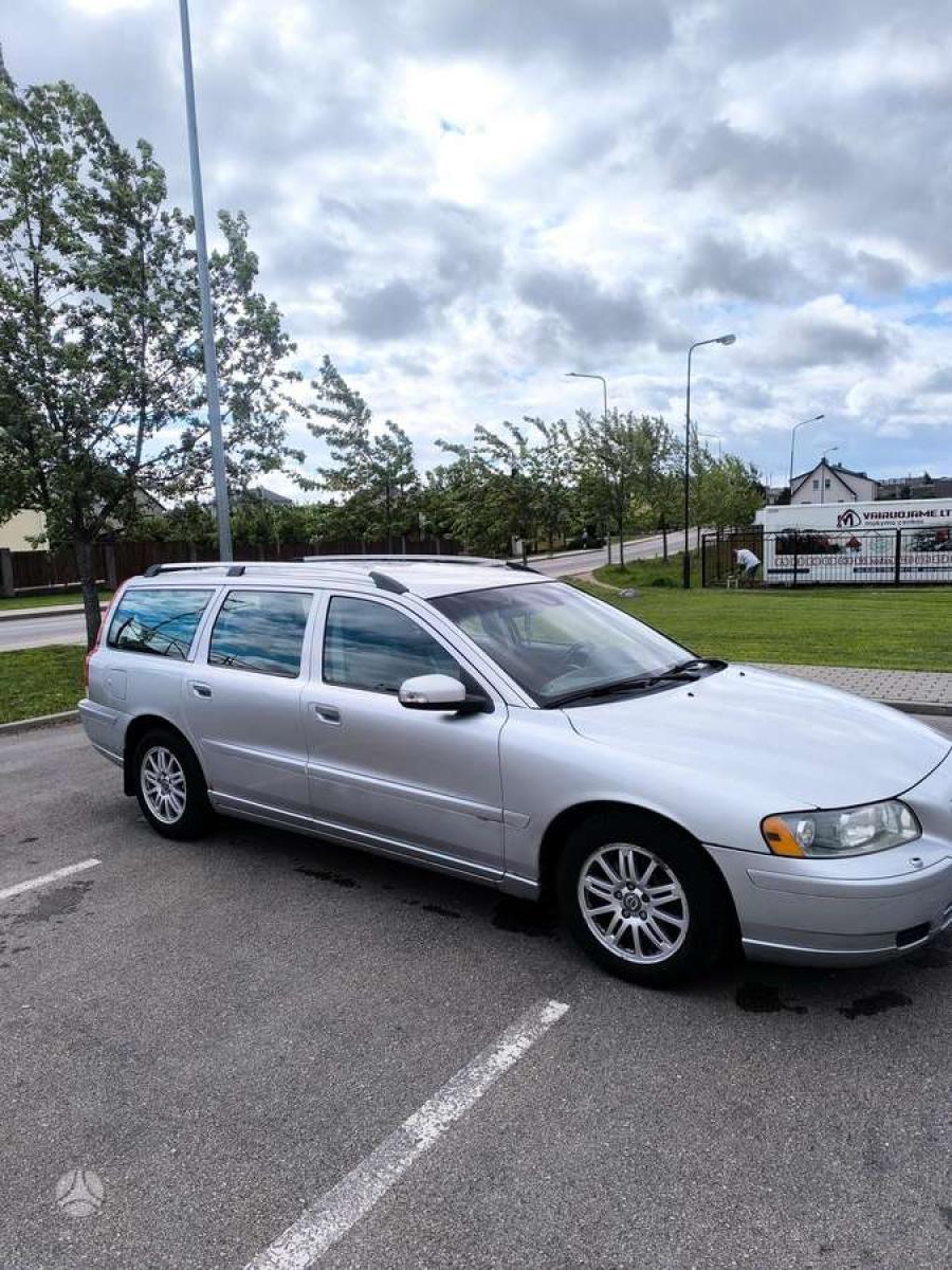 Pelēks Volvo V70 2007 Telšiai, ar dzinēja tilpumu 2.40 L un nobraukumu 240 tūkst. km par 1700 €, foto 5 vietnē AUTOMOTO.COM.LV