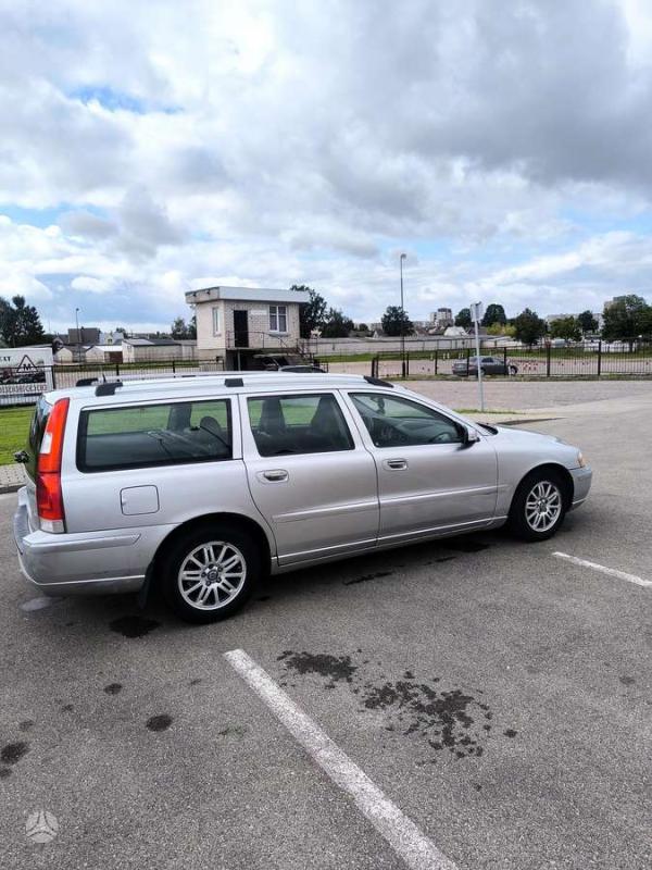 Pelēks Volvo V70 2007 Telšiai, ar dzinēja tilpumu 2.40 L un nobraukumu 240 tūkst. km par 1700 €, foto 6 vietnē AUTOMOTO.COM.LV
