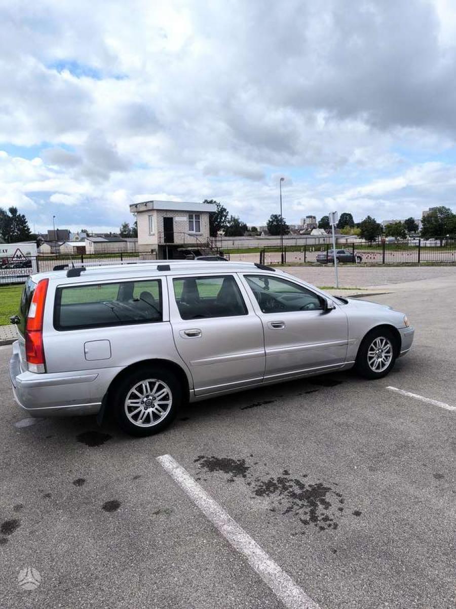 Pelēks Volvo V70 2007 Telšiai, ar dzinēja tilpumu 2.40 L un nobraukumu 240 tūkst. km par 1700 €, foto 6 vietnē AUTOMOTO.COM.LV