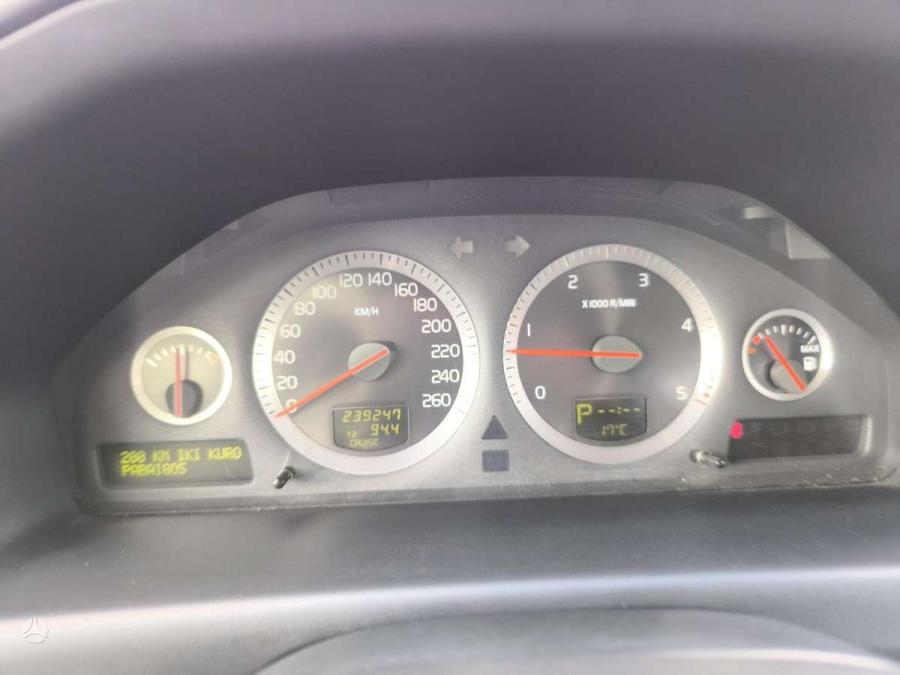 Pelēks Volvo V70 2007 Telšiai, ar dzinēja tilpumu 2.40 L un nobraukumu 240 tūkst. km par 1700 €, foto 19 vietnē AUTOMOTO.COM.LV
