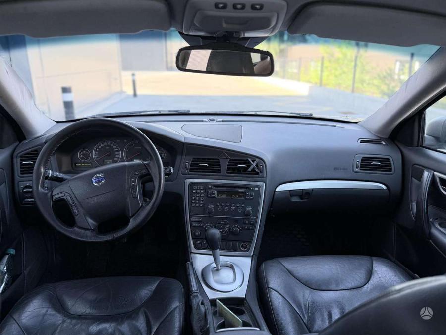 Pelēks Volvo V70 2007 Viļņa, ar dzinēja tilpumu 2.40 L un nobraukumu 365 tūkst. km par 1350 €, foto 7 vietnē AUTOMOTO.COM.LV