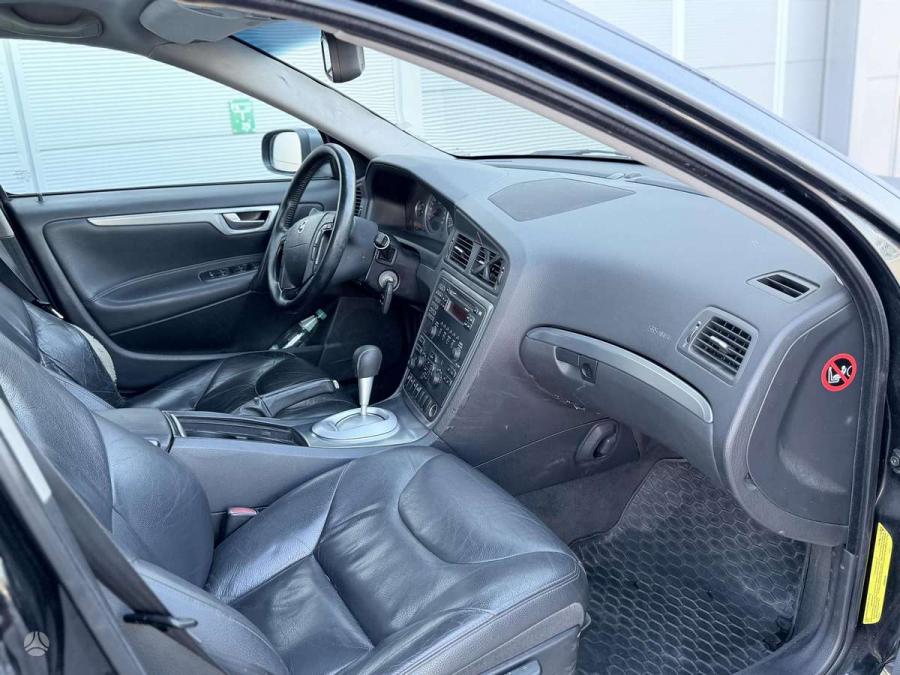 Pelēks Volvo V70 2007 Viļņa, ar dzinēja tilpumu 2.40 L un nobraukumu 365 tūkst. km par 1350 €, foto 13 vietnē AUTOMOTO.COM.LV