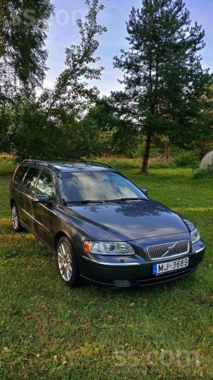 Grey Volvo V70 2007 in Riga, with an engine capacity of 2.40 L and mileage of 390 thousand km for 2000 €, photo 3 on AUTOMOTO.COM.LV