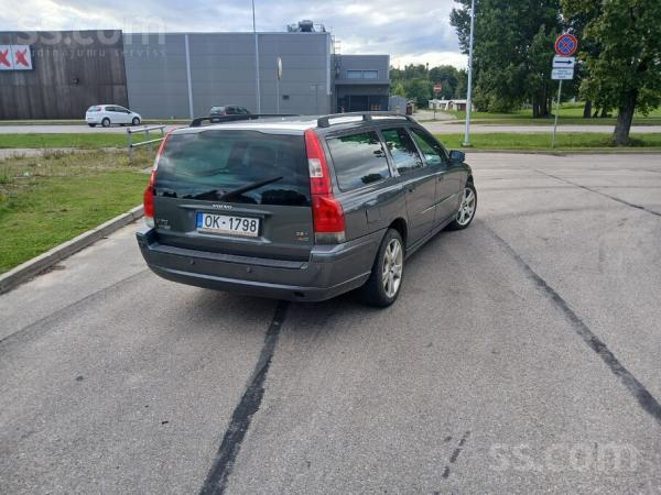 Grey Volvo V70 2007 in Limbazi, with an engine capacity of 2.50 L and mileage of 322 thousand km for 1950 €, photo 3 on AUTOMOTO.COM.LV