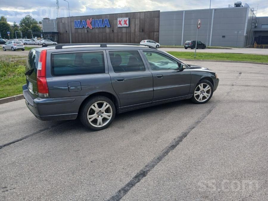 Pelēks Volvo V70 2007 Limbaži, ar dzinēja tilpumu 2.50 L un nobraukumu 322 tūkst. km par 1950 €, foto 4 vietnē AUTOMOTO.COM.LV