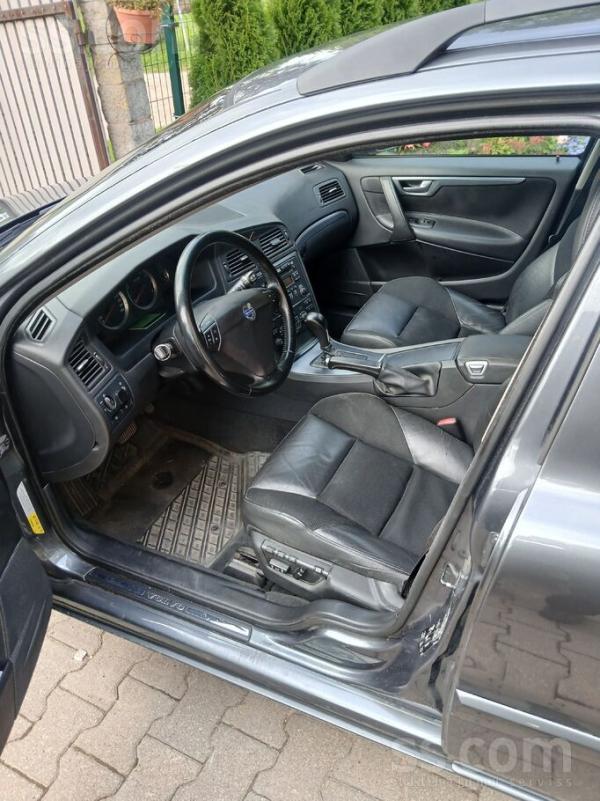 Grey Volvo V70 2007 in Limbazi, with an engine capacity of 2.50 L and mileage of 322 thousand km for 1950 €, photo 6 on AUTOMOTO.COM.LV