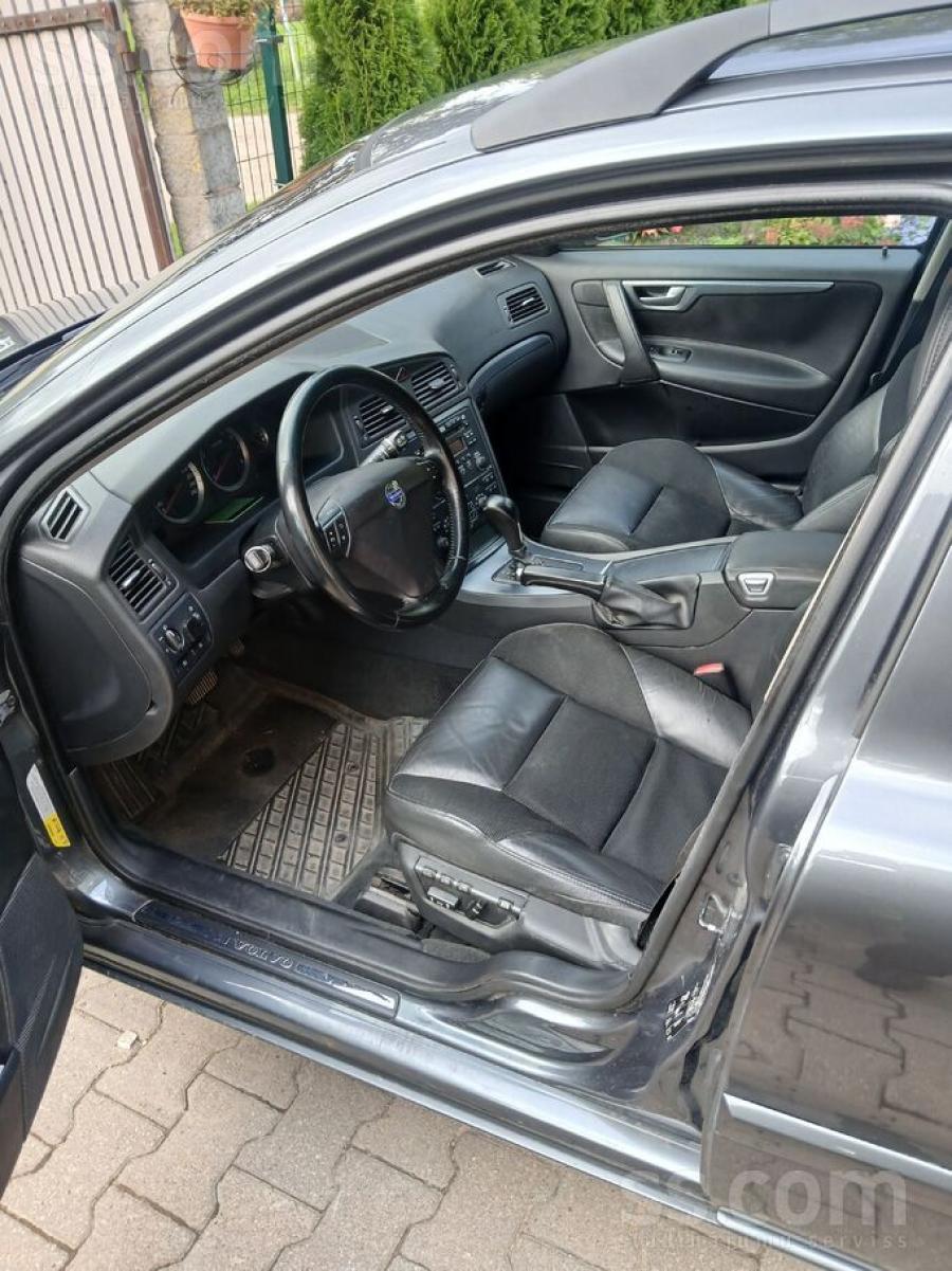 Pelēks Volvo V70 2007 Limbaži, ar dzinēja tilpumu 2.50 L un nobraukumu 322 tūkst. km par 1950 €, foto 6 vietnē AUTOMOTO.COM.LV