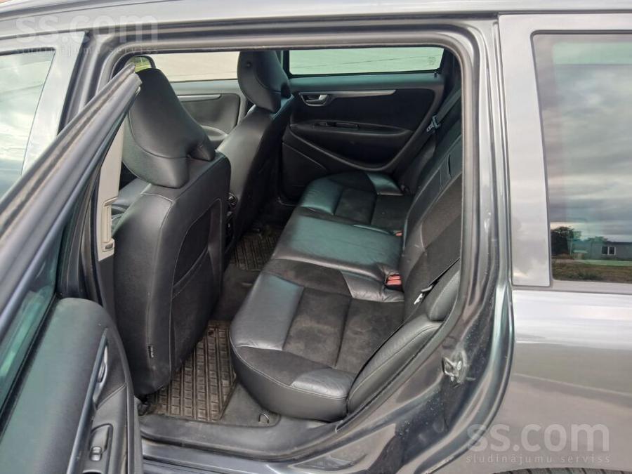 Pelēks Volvo V70 2007 Limbaži, ar dzinēja tilpumu 2.50 L un nobraukumu 322 tūkst. km par 1950 €, foto 8 vietnē AUTOMOTO.COM.LV