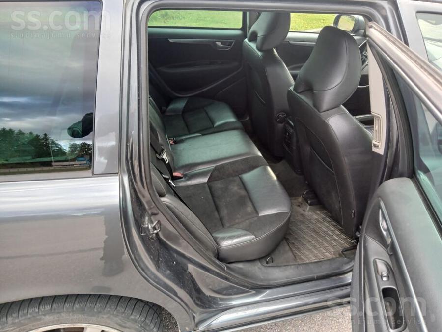 Pelēks Volvo V70 2007 Limbaži, ar dzinēja tilpumu 2.50 L un nobraukumu 322 tūkst. km par 1950 €, foto 9 vietnē AUTOMOTO.COM.LV