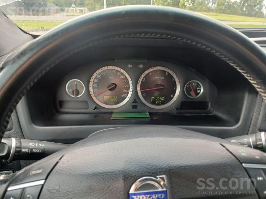 Pelēks Volvo V70 2007 Limbaži, ar dzinēja tilpumu 2.50 L un nobraukumu 322 tūkst. km par 1950 €, foto 13 vietnē AUTOMOTO.COM.LV