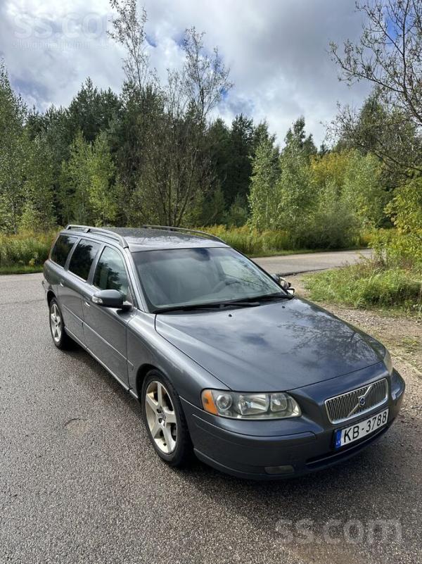Grey Volvo V70 2007 in Daugavpils, with an engine capacity of 2.40 L and mileage of 333 thousand km for 2200 €, photo 3 on AUTOMOTO.COM.LV