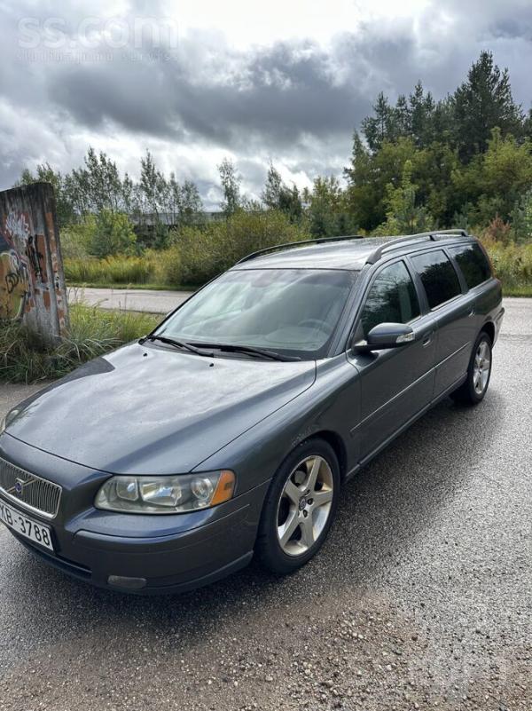 Grey Volvo V70 2007 in Daugavpils, with an engine capacity of 2.40 L and mileage of 333 thousand km for 2200 €, photo 4 on AUTOMOTO.COM.LV