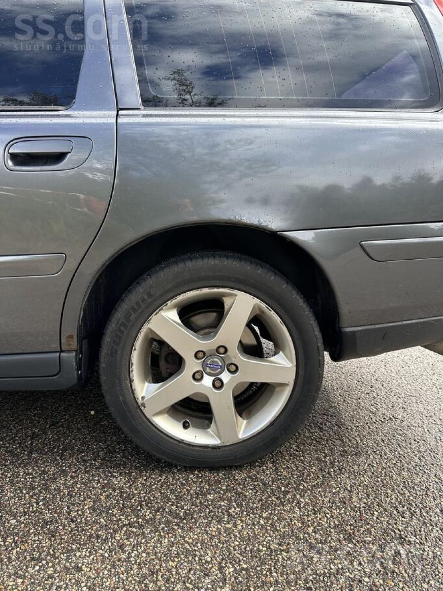 Pelēks Volvo V70 2007 Daugavpils, ar dzinēja tilpumu 2.40 L un nobraukumu 333 tūkst. km par 2200 €, foto 6 vietnē AUTOMOTO.COM.LV