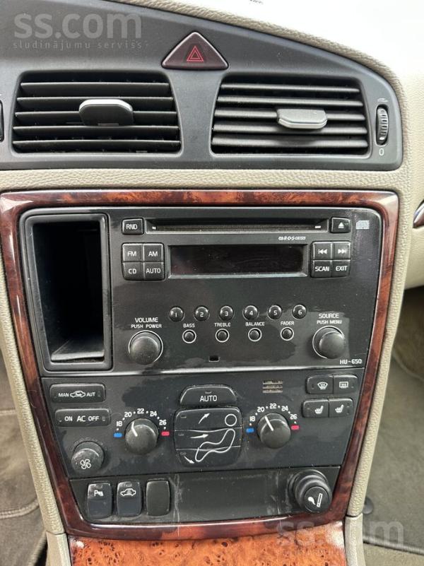 Grey Volvo V70 2007 in Daugavpils, with an engine capacity of 2.40 L and mileage of 333 thousand km for 2200 €, photo 9 on AUTOMOTO.COM.LV