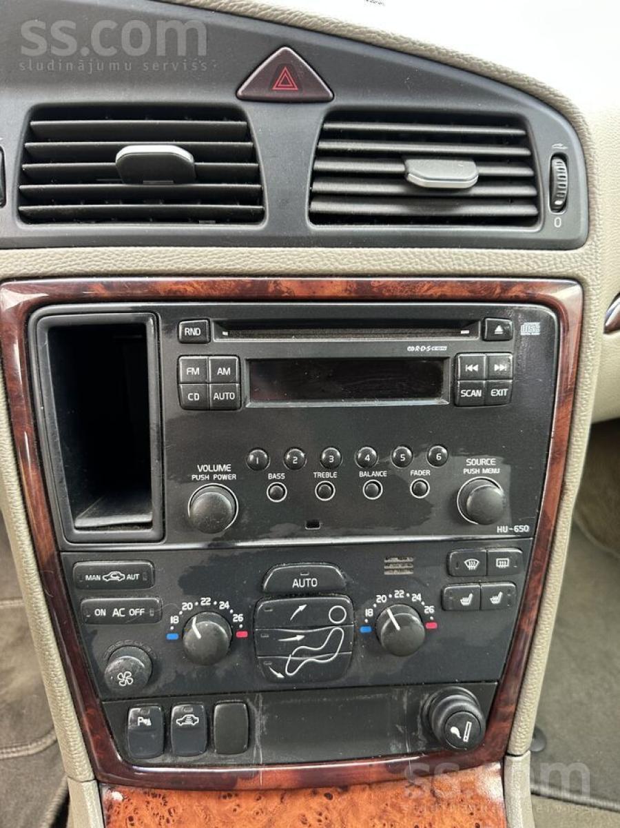 Pelēks Volvo V70 2007 Daugavpils, ar dzinēja tilpumu 2.40 L un nobraukumu 333 tūkst. km par 2200 €, foto 9 vietnē AUTOMOTO.COM.LV