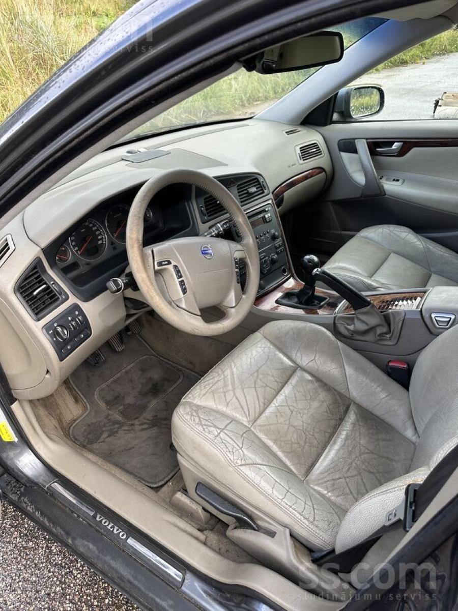 Pelēks Volvo V70 2007 Daugavpils, ar dzinēja tilpumu 2.40 L un nobraukumu 333 tūkst. km par 2200 €, foto 12 vietnē AUTOMOTO.COM.LV