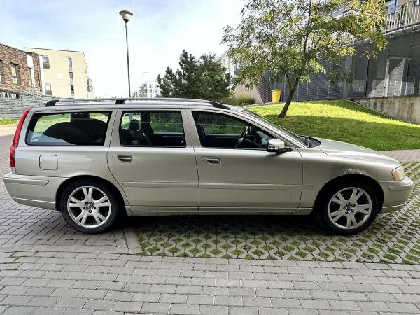 Pelēks Volvo V70 2007 Viļņa, ar dzinēja tilpumu 2.40 L un nobraukumu 430 tūkst. km par 1499 €, foto 6 vietnē AUTOMOTO.COM.LV