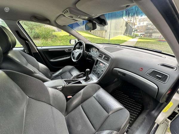 Pelēks Volvo V70 2007 Viļņa, ar dzinēja tilpumu 2.40 L un nobraukumu 430 tūkst. km par 1499 €, foto 8 vietnē AUTOMOTO.COM.LV