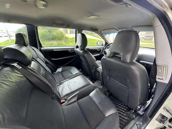 Pelēks Volvo V70 2007 Viļņa, ar dzinēja tilpumu 2.40 L un nobraukumu 430 tūkst. km par 1499 €, foto 10 vietnē AUTOMOTO.COM.LV