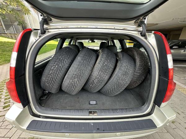 Pelēks Volvo V70 2007 Viļņa, ar dzinēja tilpumu 2.40 L un nobraukumu 430 tūkst. km par 1499 €, foto 11 vietnē AUTOMOTO.COM.LV
