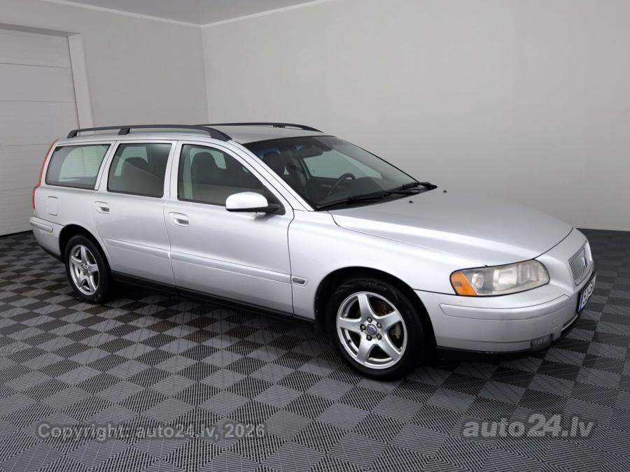 Pelēks Volvo V70 2007 Tallina, ar dzinēja tilpumu 2.40 L un nobraukumu 229 tūkst. km par 2199 €, foto 1 vietnē AUTOMOTO.COM.LV