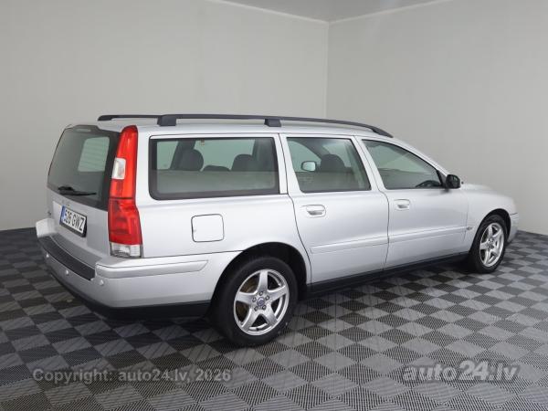 Pelēks Volvo V70 2007 Tallina, ar dzinēja tilpumu 2.40 L un nobraukumu 229 tūkst. km par 2199 €, foto 4 vietnē AUTOMOTO.COM.LV