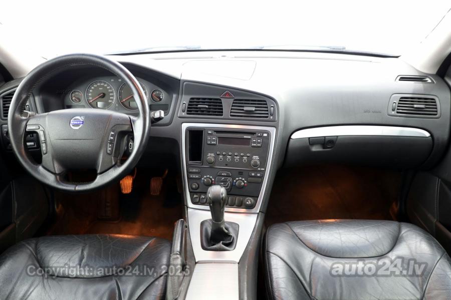 Pelēks Volvo V70 2007 Tallina, ar dzinēja tilpumu 2.40 L un nobraukumu 229 tūkst. km par 2199 €, foto 6 vietnē AUTOMOTO.COM.LV