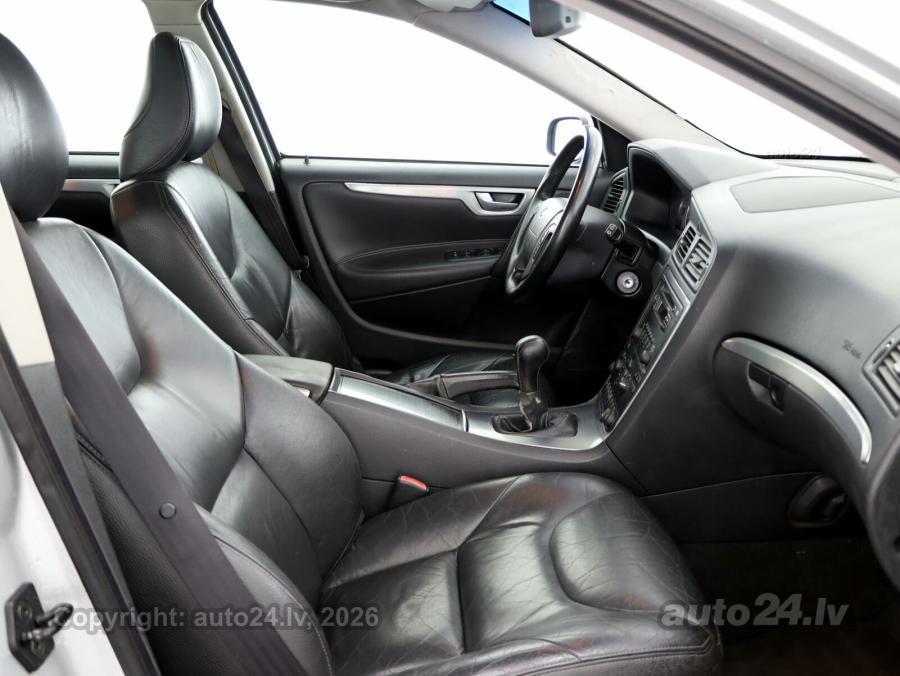 Pelēks Volvo V70 2007 Tallina, ar dzinēja tilpumu 2.40 L un nobraukumu 229 tūkst. km par 2199 €, foto 7 vietnē AUTOMOTO.COM.LV