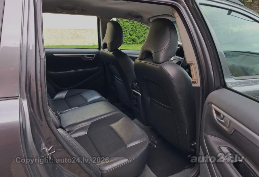 Pelēks Volvo V70 2007 Paide, ar dzinēja tilpumu 2.40 L un nobraukumu 438 tūkst. km par 3450 €, foto 12 vietnē AUTOMOTO.COM.LV