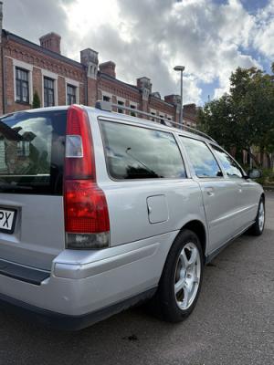 Pelēks Volvo V70 2007 Tallina, ar dzinēja tilpumu 2.00 L un nobraukumu 337 tūkst. km par 2999 €, foto 9 vietnē AUTOMOTO.COM.LV