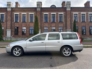 Pelēks Volvo V70 2007 Tallina, ar dzinēja tilpumu 2.00 L un nobraukumu 337 tūkst. km par 2999 €, foto 17 vietnē AUTOMOTO.COM.LV