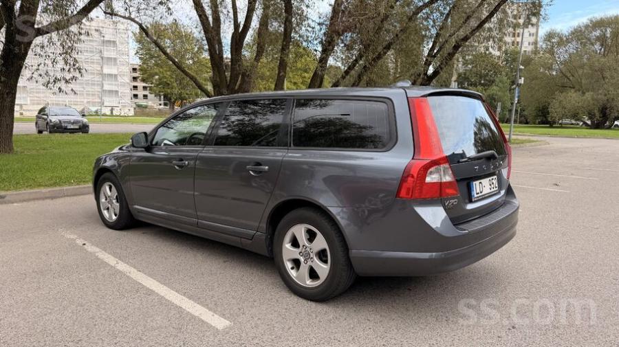 Grey Volvo V70 2007 in Riga, with an engine capacity of 2.40 L and mileage of 251 thousand km for 5000 €, photo 1 on AUTOMOTO.COM.LV