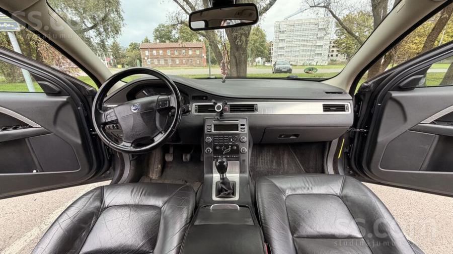 Grey Volvo V70 2007 in Riga, with an engine capacity of 2.40 L and mileage of 251 thousand km for 5000 €, photo 8 on AUTOMOTO.COM.LV