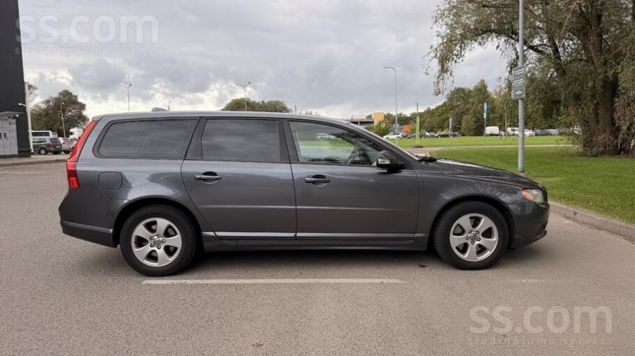 Grey Volvo V70 2007 in Riga, with an engine capacity of 2.40 L and mileage of 251 thousand km for 5000 €, photo 9 on AUTOMOTO.COM.LV