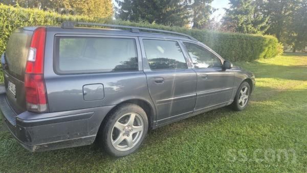 Grey Volvo V70 2007 in Valmiera, with an engine capacity of 2.40 L and mileage of 426 thousand km for 1700 €, photo 4 on AUTOMOTO.COM.LV