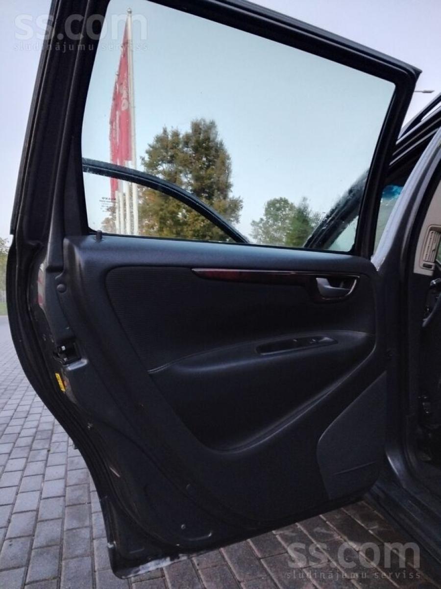 Pelēks Volvo V70 2007 Rīga, ar dzinēja tilpumu 2.40 L un nobraukumu 372 tūkst. km par 2200 €, foto 5 vietnē AUTOMOTO.COM.LV
