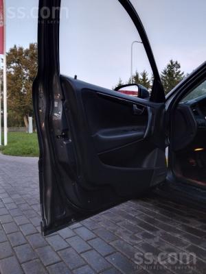 Pelēks Volvo V70 2007 Rīga, ar dzinēja tilpumu 2.40 L un nobraukumu 372 tūkst. km par 2200 €, foto 7 vietnē AUTOMOTO.COM.LV