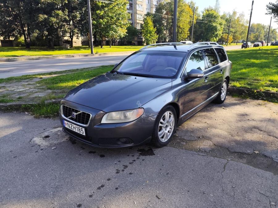 Grey Volvo V70 2007 in Kaunas, with an engine capacity of 2.40 L and mileage of 406 thousand km for 2000 €, photo 1 on AUTOMOTO.COM.LV