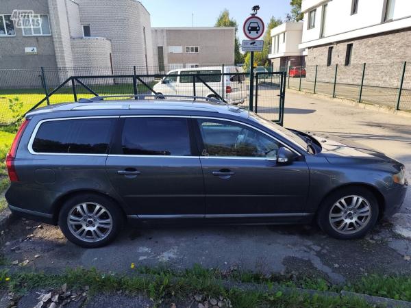 Grey Volvo V70 2007 in Kaunas, with an engine capacity of 2.40 L and mileage of 406 thousand km for 2000 €, photo 5 on AUTOMOTO.COM.LV