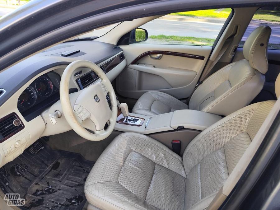 Grey Volvo V70 2007 in Kaunas, with an engine capacity of 2.40 L and mileage of 406 thousand km for 2000 €, photo 11 on AUTOMOTO.COM.LV