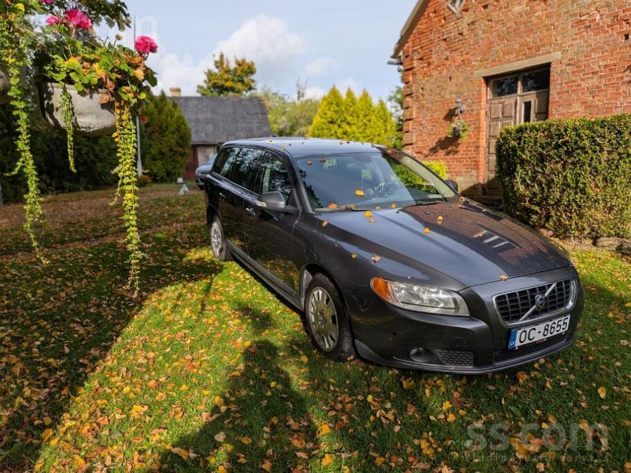 Grey Volvo V70 2007 in Riga, with an engine capacity of 2.40 L and mileage of 252 thousand km for 5500 €, photo 3 on AUTOMOTO.COM.LV