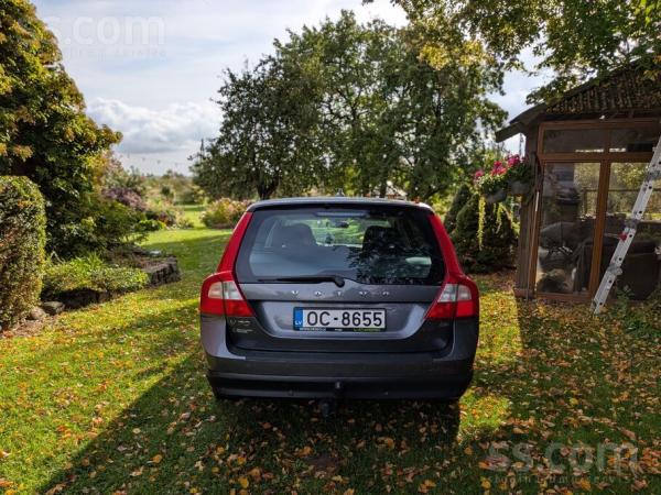 Pelēks Volvo V70 2007 Rīga, ar dzinēja tilpumu 2.40 L un nobraukumu 252 tūkst. km par 5500 €, foto 4 vietnē AUTOMOTO.COM.LV