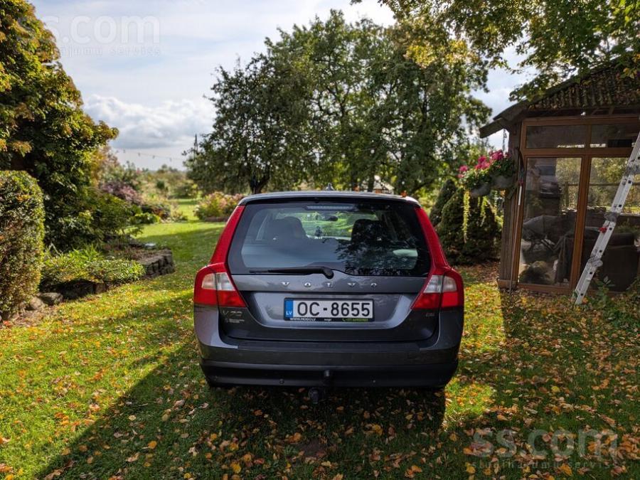 Grey Volvo V70 2007 in Riga, with an engine capacity of 2.40 L and mileage of 252 thousand km for 5500 €, photo 4 on AUTOMOTO.COM.LV