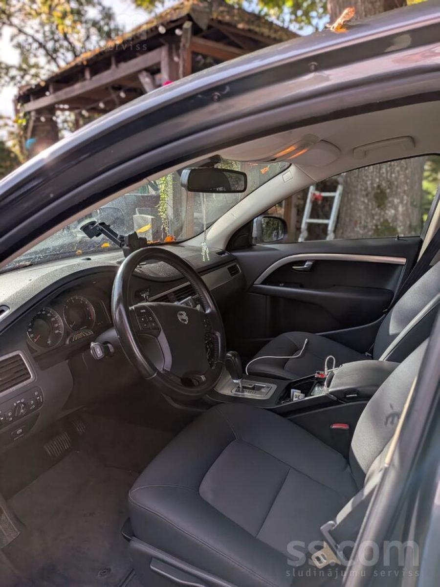 Grey Volvo V70 2007 in Riga, with an engine capacity of 2.40 L and mileage of 252 thousand km for 5500 €, photo 6 on AUTOMOTO.COM.LV