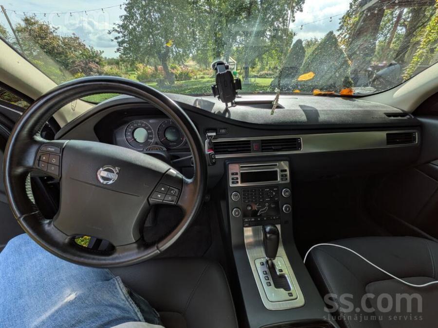 Grey Volvo V70 2007 in Riga, with an engine capacity of 2.40 L and mileage of 252 thousand km for 5500 €, photo 7 on AUTOMOTO.COM.LV
